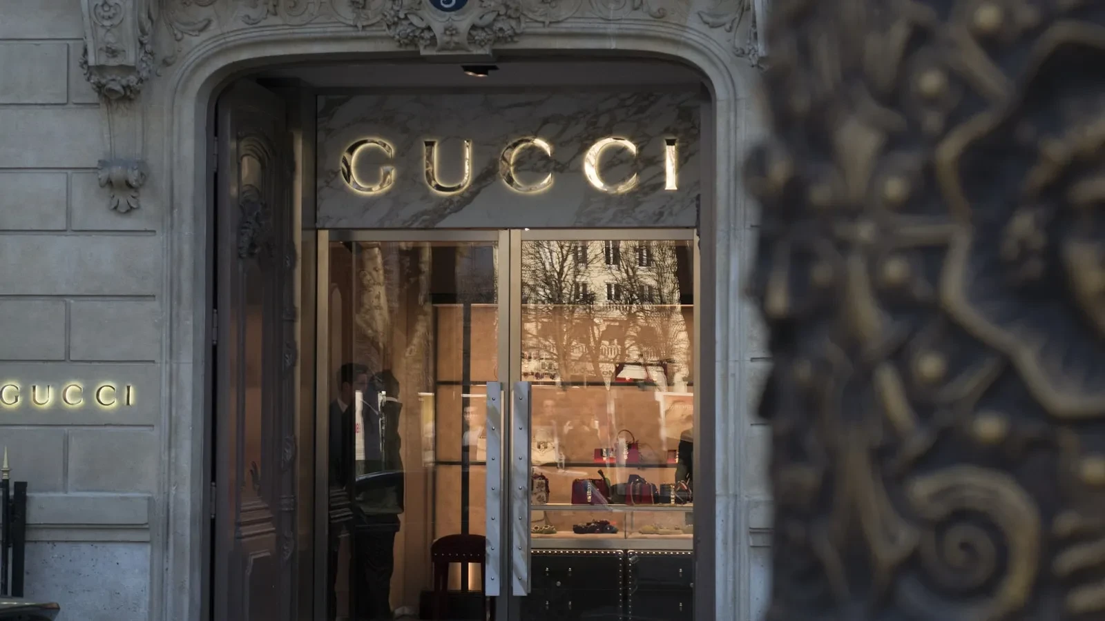 Gucci: Brand Mahal di Indonesia Tapi Murah di Luar Negeri – Jailangkung