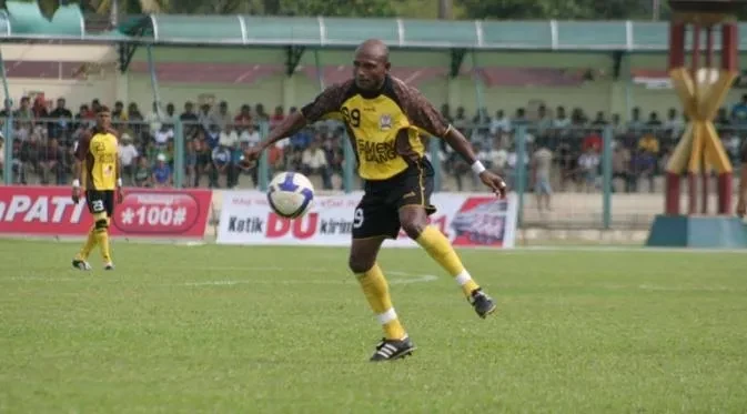 Kisah Pilu Alexander Pulalo: Dari Legenda Sepakbola ke Sopir – Jailangkung